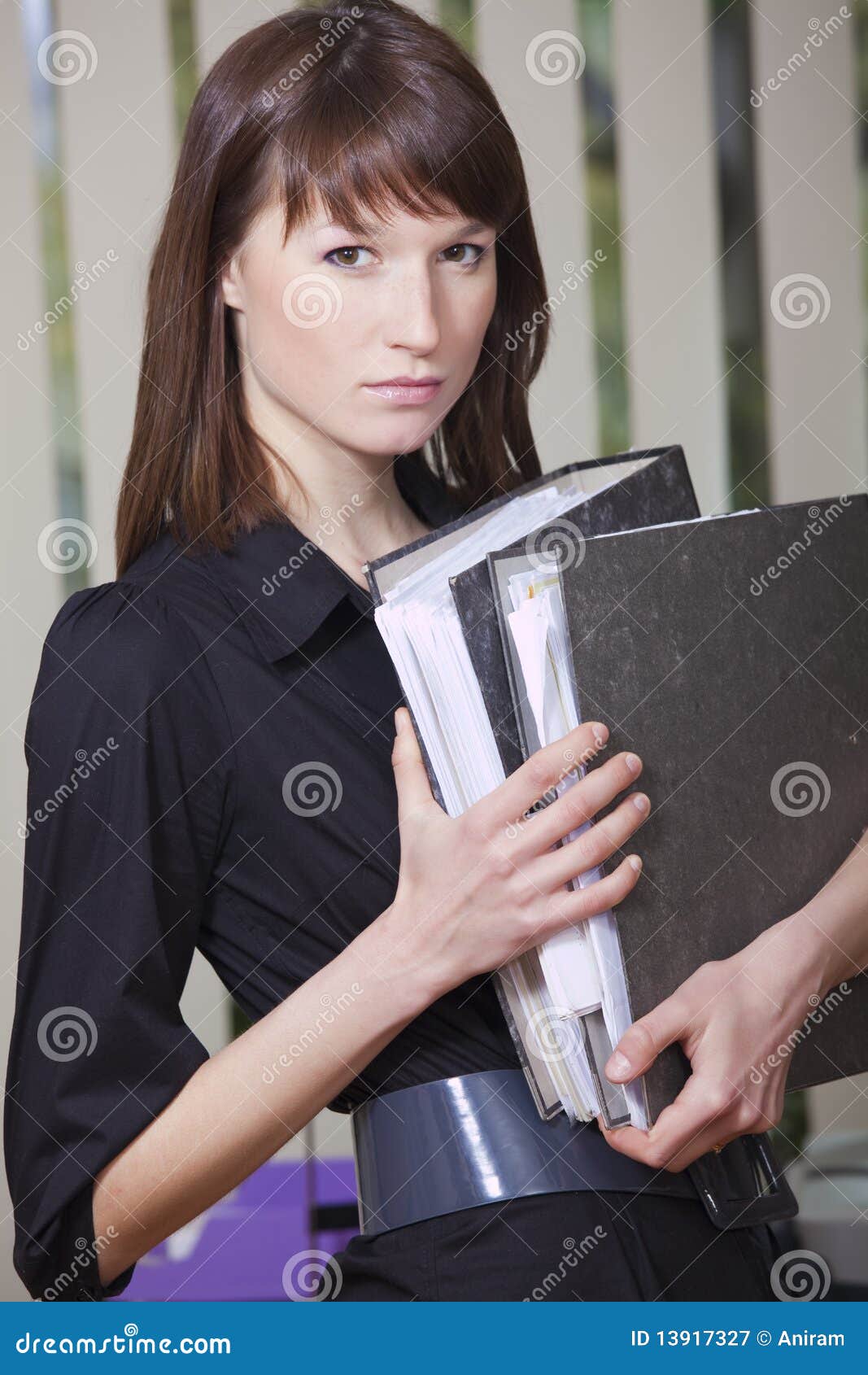 Secretaresse Met Documentomslagen Stock Afbeelding - Image of levering ...