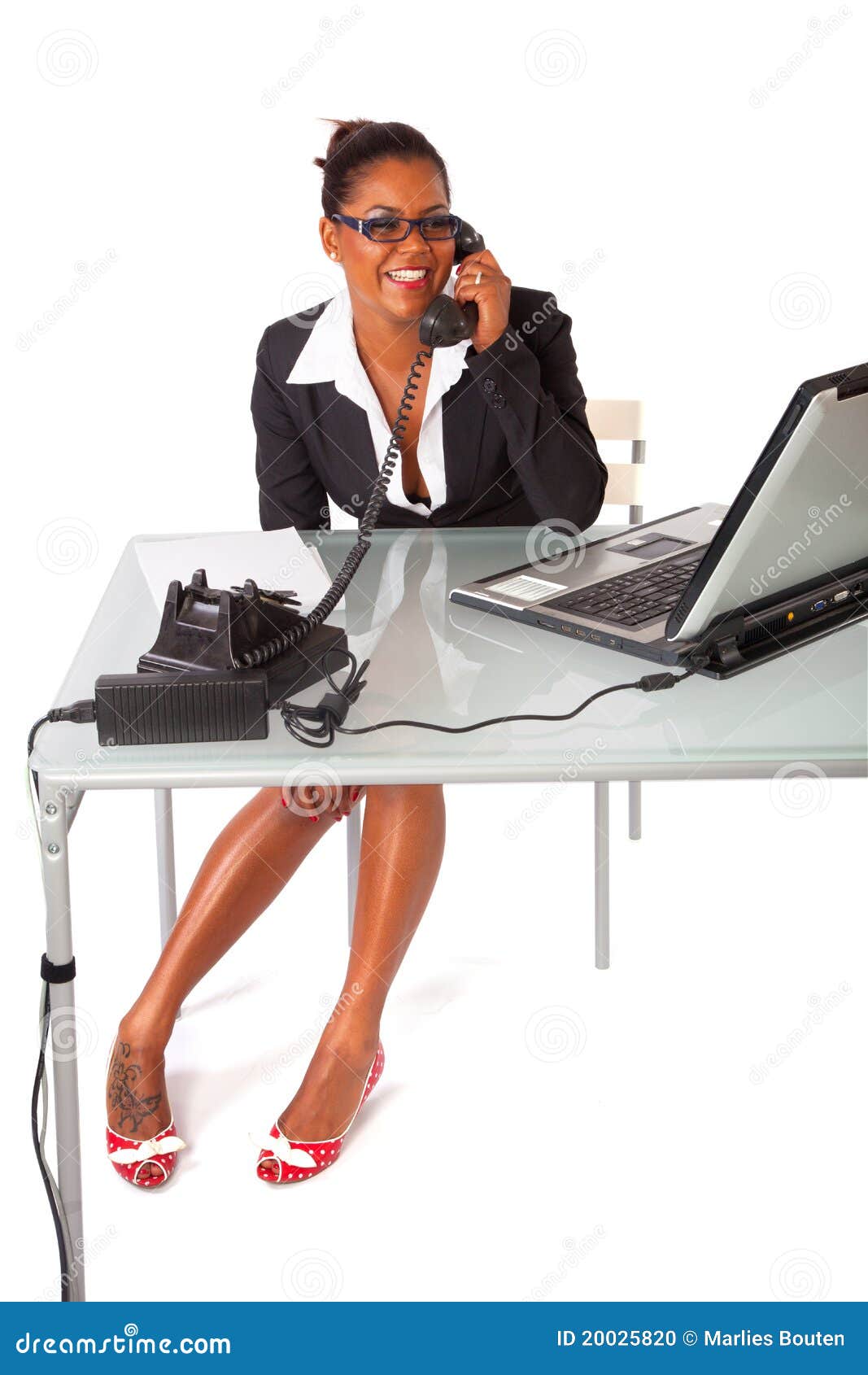 Secretaresse op het werk stock foto. Image of gelukkig - 20025820