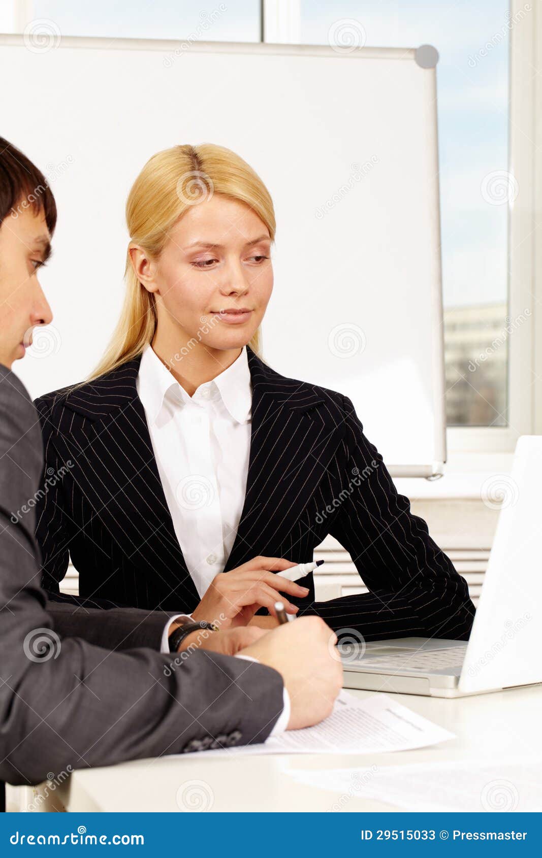 Secretaria bonita imagen de archivo. Imagen de confidente - 29515033