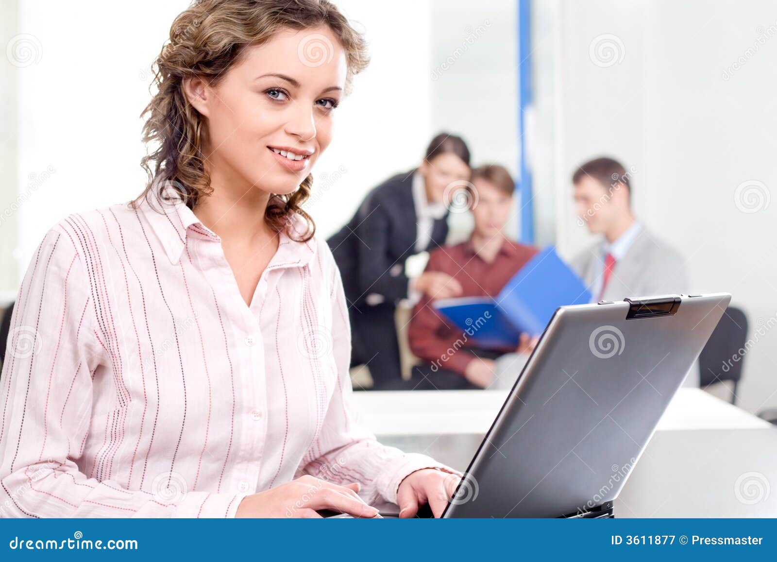 Secretaria hermosa imagen de archivo. Imagen de atractivo - 3611877