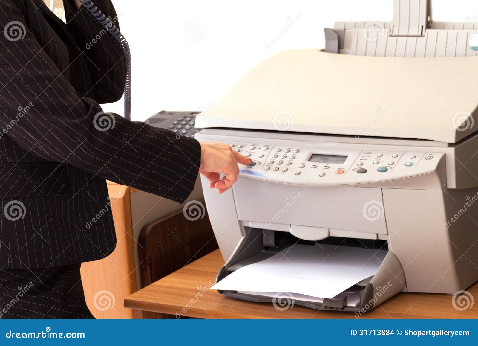 Secretaria Using Printer /Fax Foto de archivo - Imagen de ...