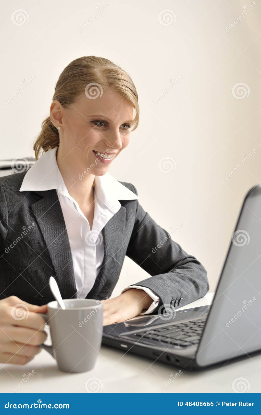 Secretary Behind a Computer Stock Photo - Image of laptop, happiness ...