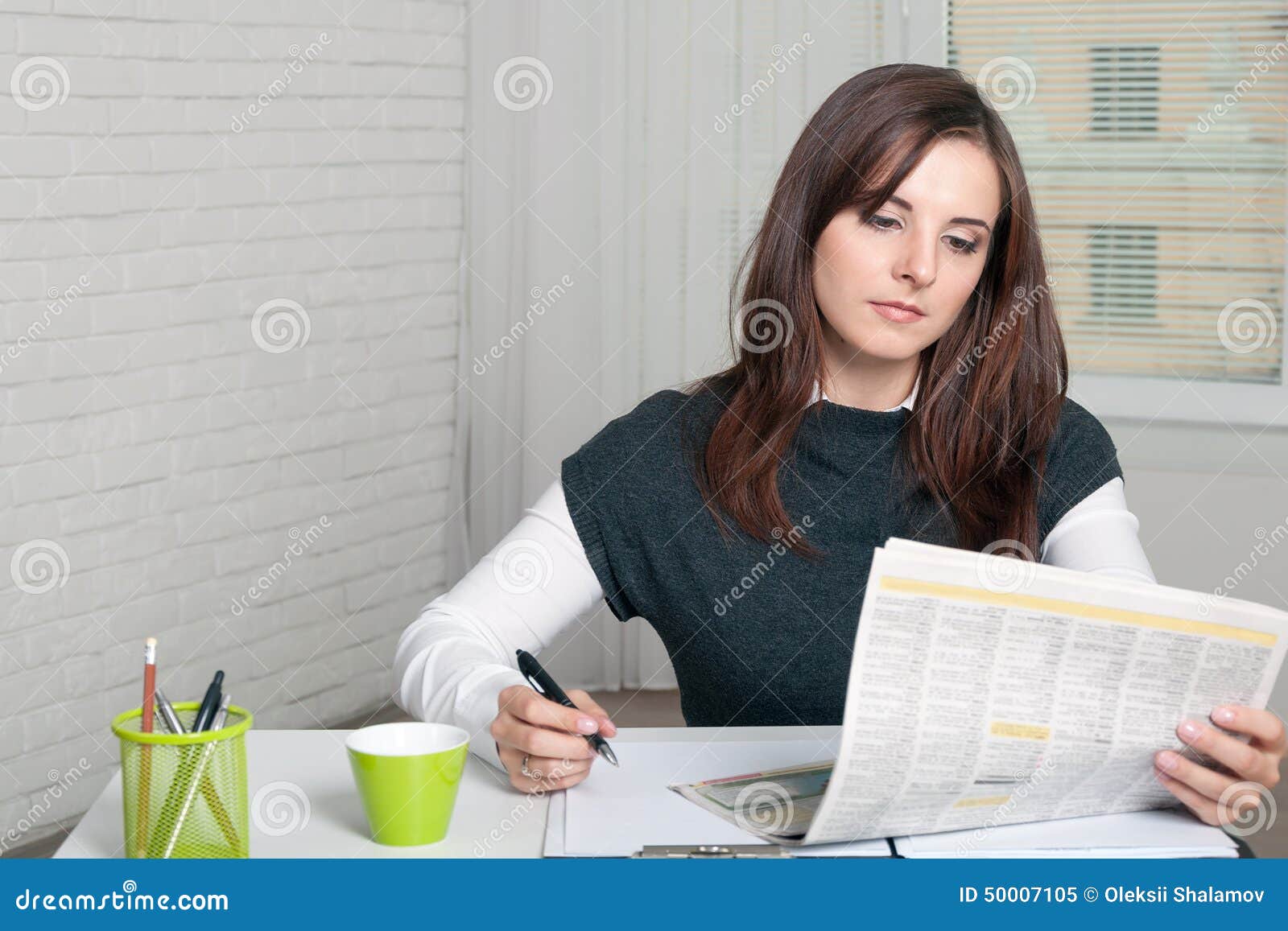 Secretary Girl Reads a Newspaper, Making Notes Stock Image - Image of ... Secretary Girl Reads a Newspaper, Making Notes Stock Image - Image of ...