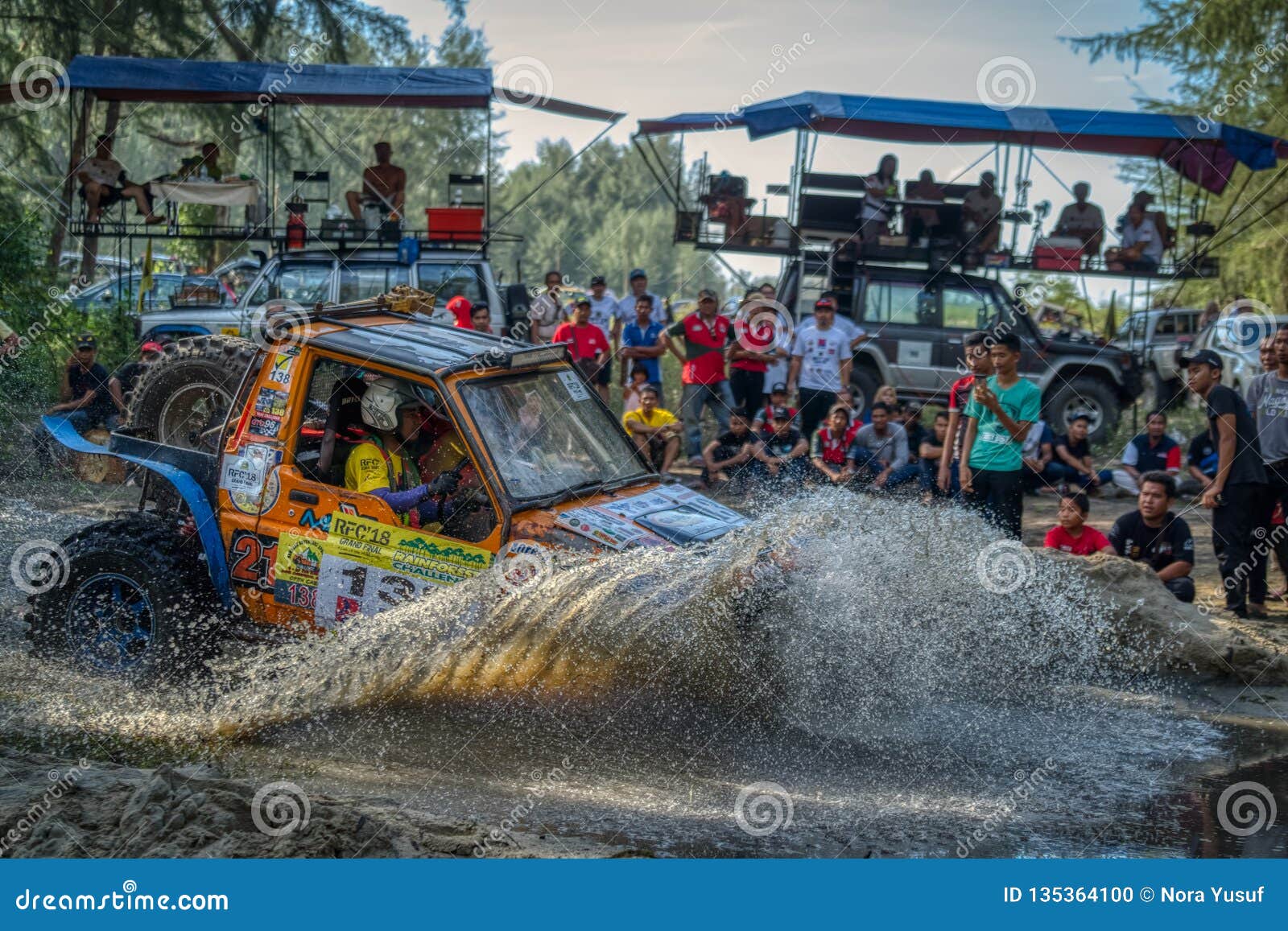 Spectators Watching the Rainforest Challenge Editorial Image - Image of ...