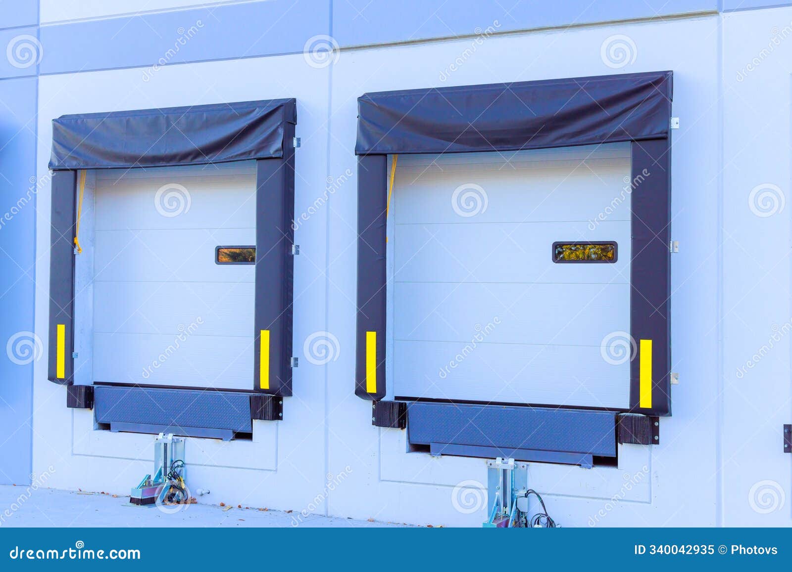 Sectional Gates for Loading, Unloading from Truck To a Distributed ...