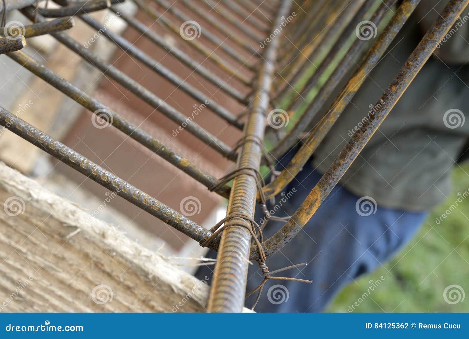 Securing Steel Bars with Wire Rod for Reinforcement of Concrete or ...