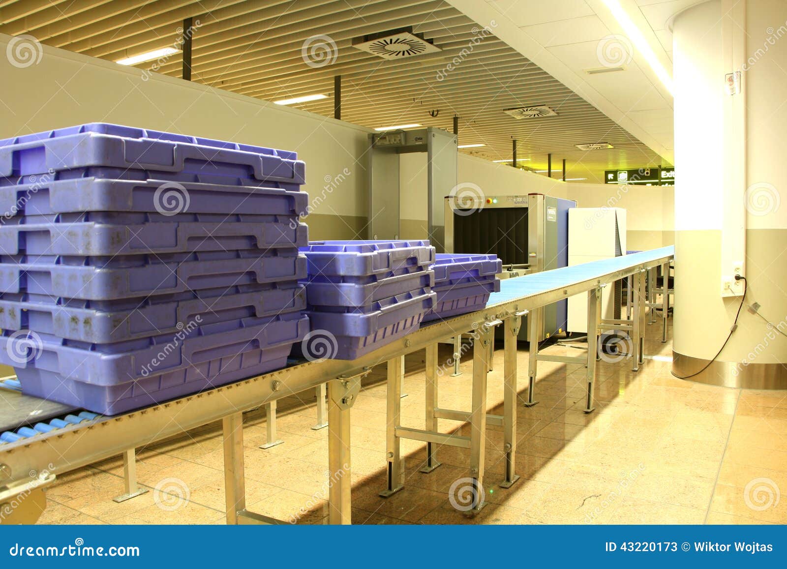 Security Check Point at the Airport Editorial Stock Photo - Image of ...