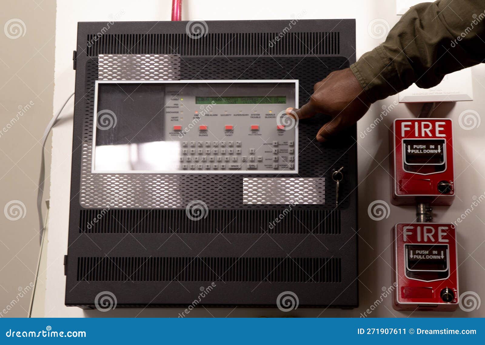 Security Guards are Learning How To Use Fire Alarm Panel and How To Do ...