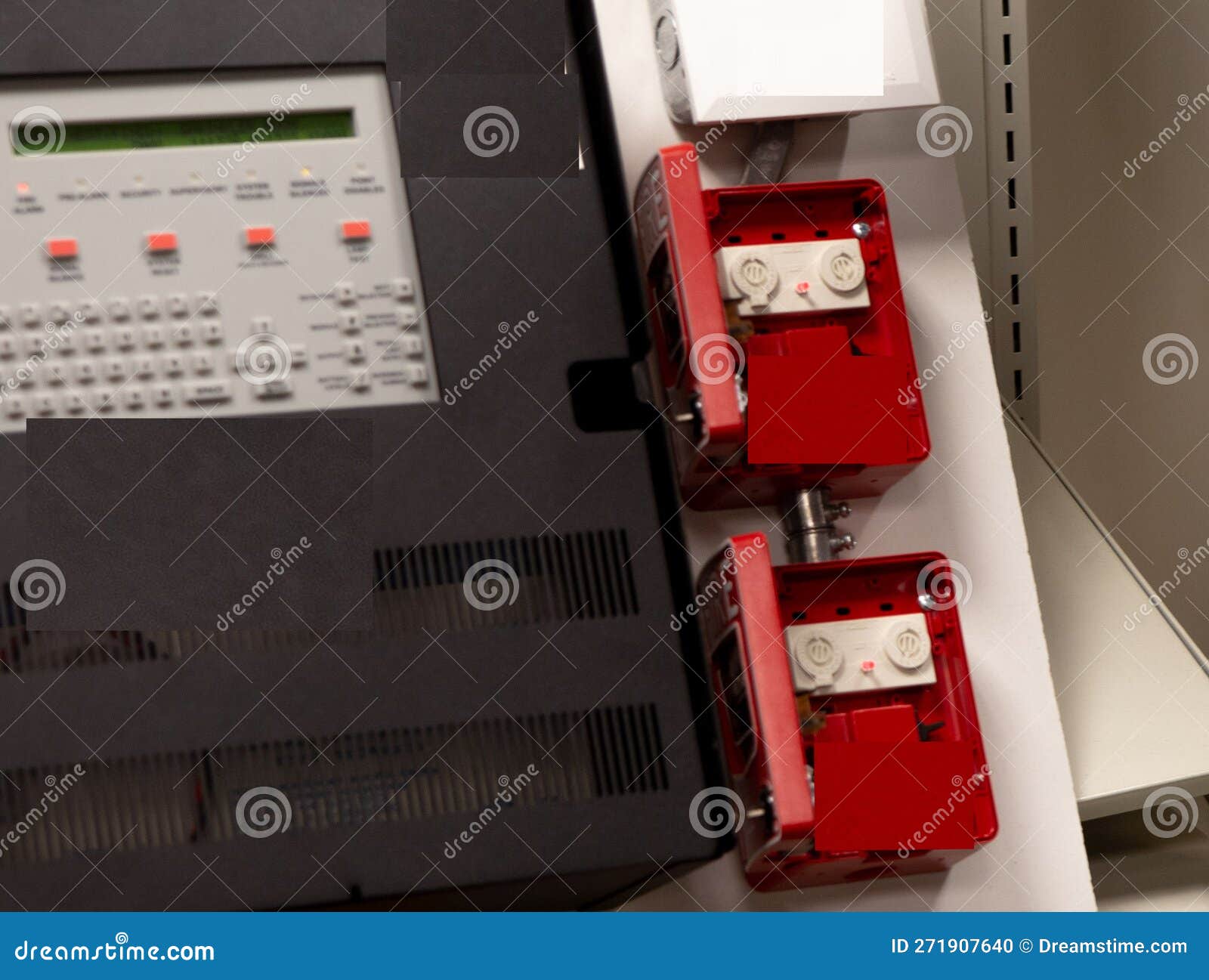 Security Guards are Learning How To Use Fire Alarm Panel and How To Do ...