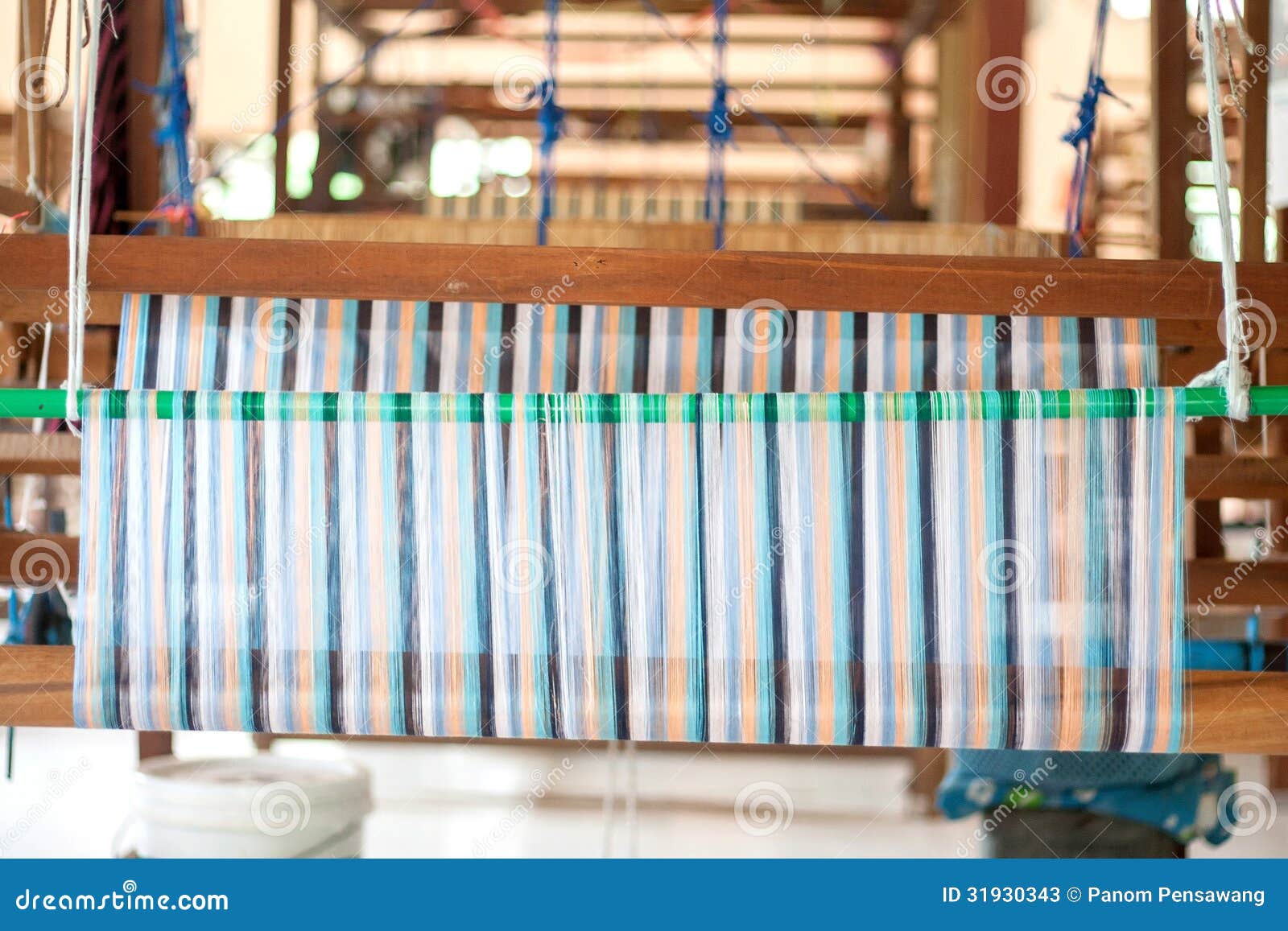 Seda Que Teje En Un Telar De Mano Imagen de archivo - Imagen de artes ...