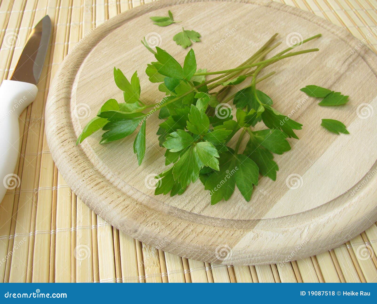 Sedano Di Montagna Sulla Scheda Di Taglio Fotografia Stock - Immagine ...