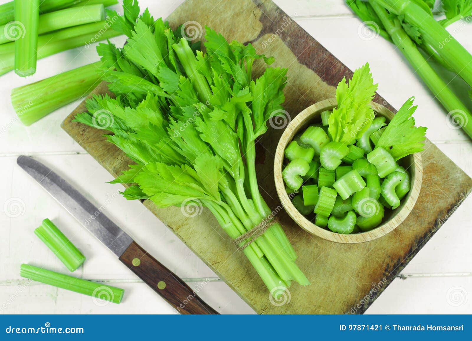 Sedano verde fresco immagine stock. Immagine di sano - 97871421