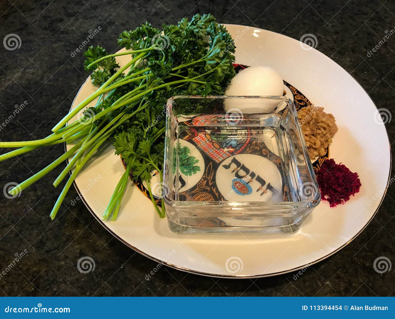 Sederteller Benutzt in Der Passahfestzeremonie Stockfoto - Bild von ...