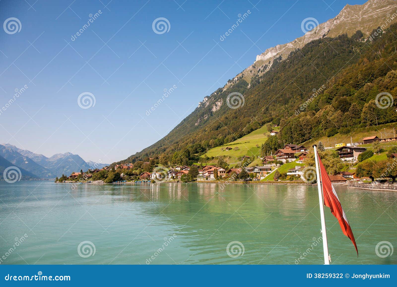 See Brienz mit Dorf stockfoto. Bild von europa, alpen - 38259322