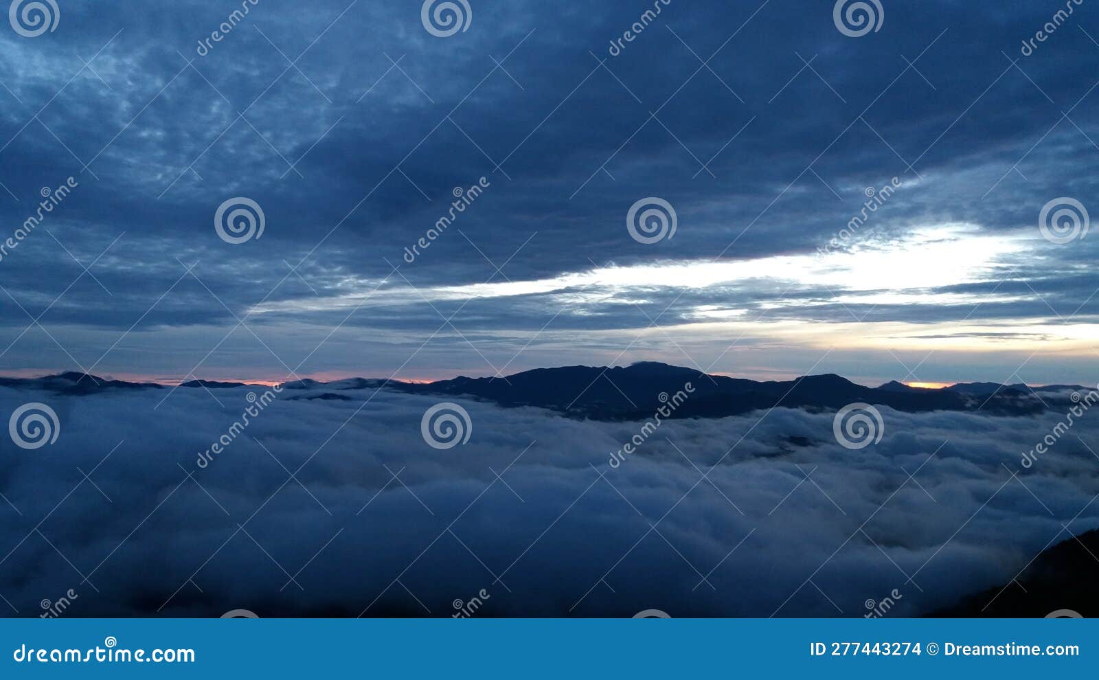 See the Sky in the Land Above the Clouds Stock Photo - Image of land ...