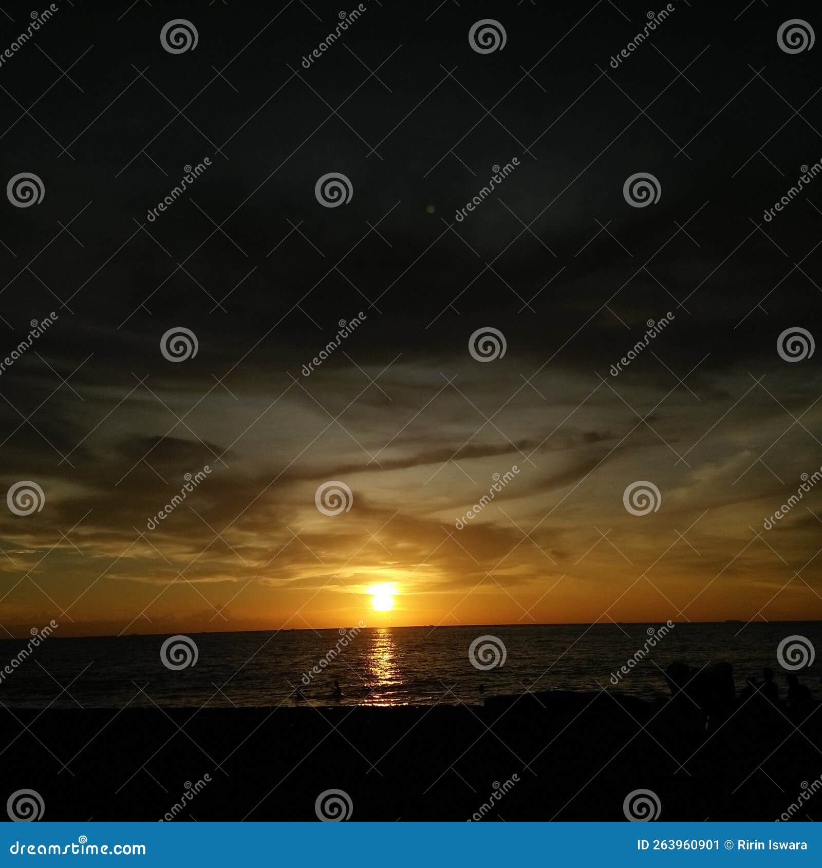 See the Sun Sinking into the Sea Stock Image - Image of view, sinking ...