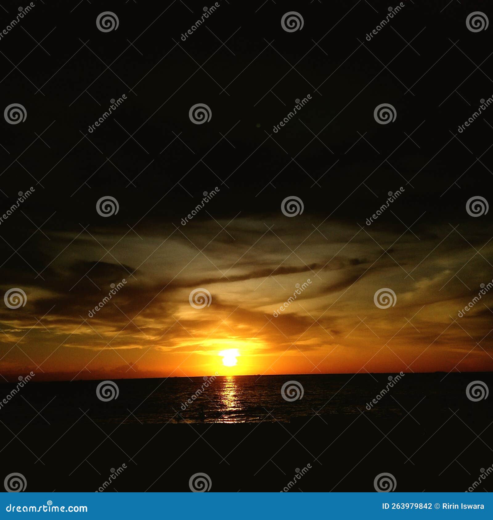 See the Sun Sinking into the Sea Stock Photo - Image of dusk, night ...