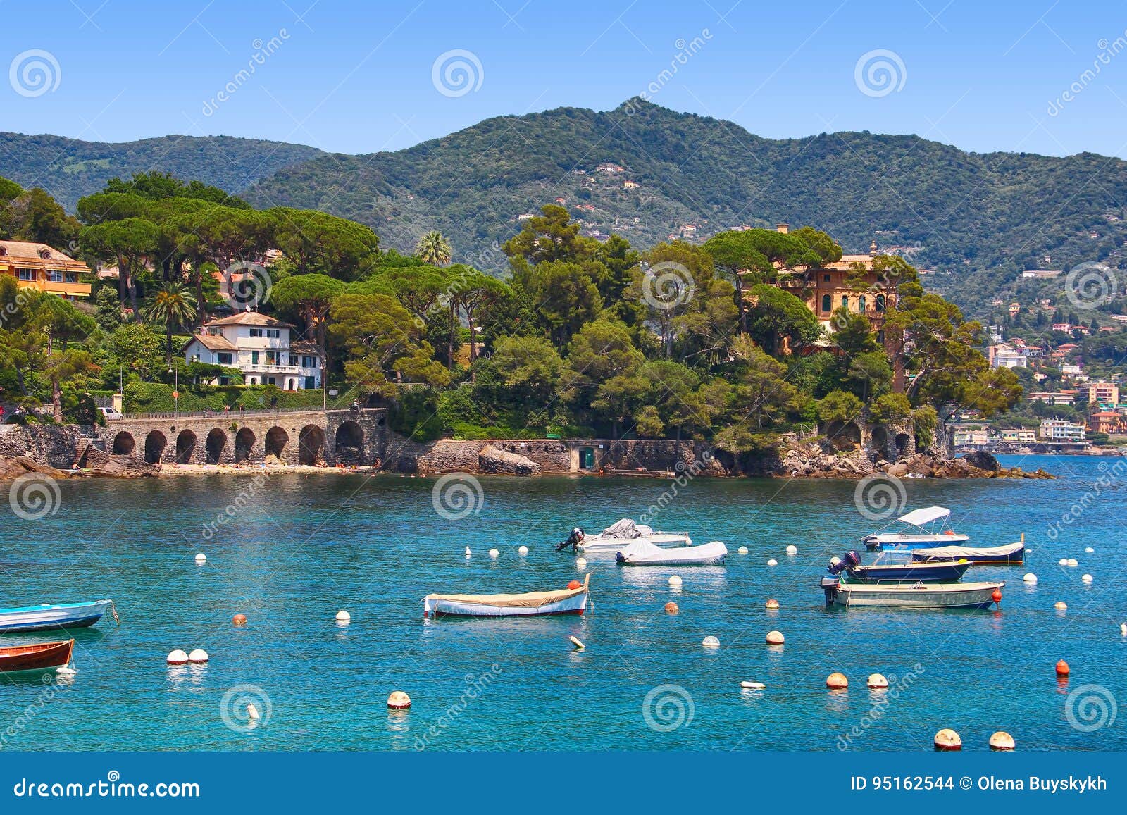 Seeküste Von Rapallo, Italien Stockfoto - Bild von riviera, landschaft ...