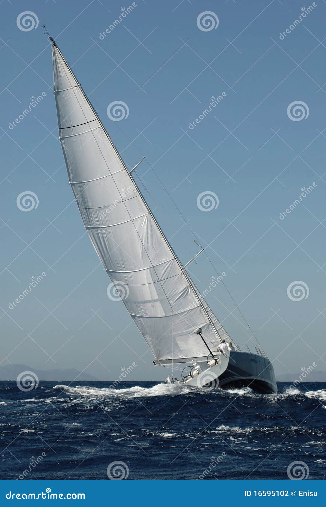 Segelboot auf Rennen stockfoto. Bild von leute, truthahn - 16595102