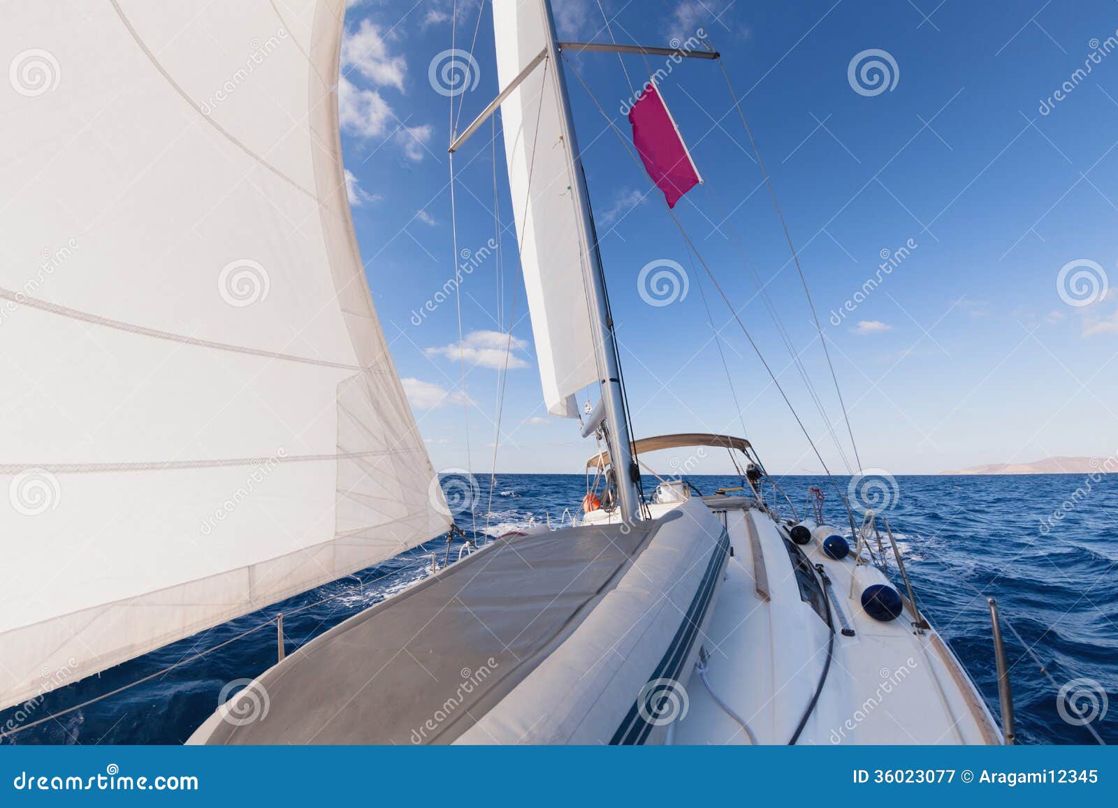 Segelboot das Meer stockbild. Bild von frieden, besatzung - 36023077