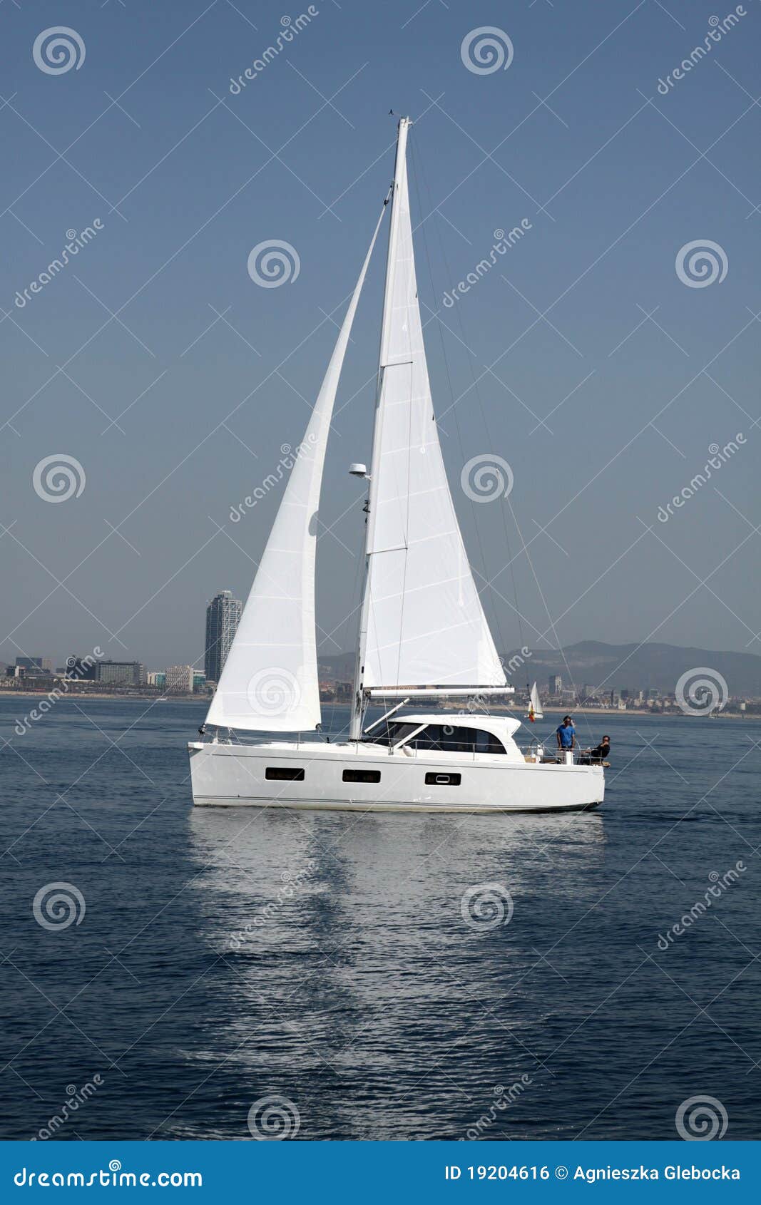 Segelboot - Yacht Im Mittelmeer Stockfoto - Bild von schönheit ...