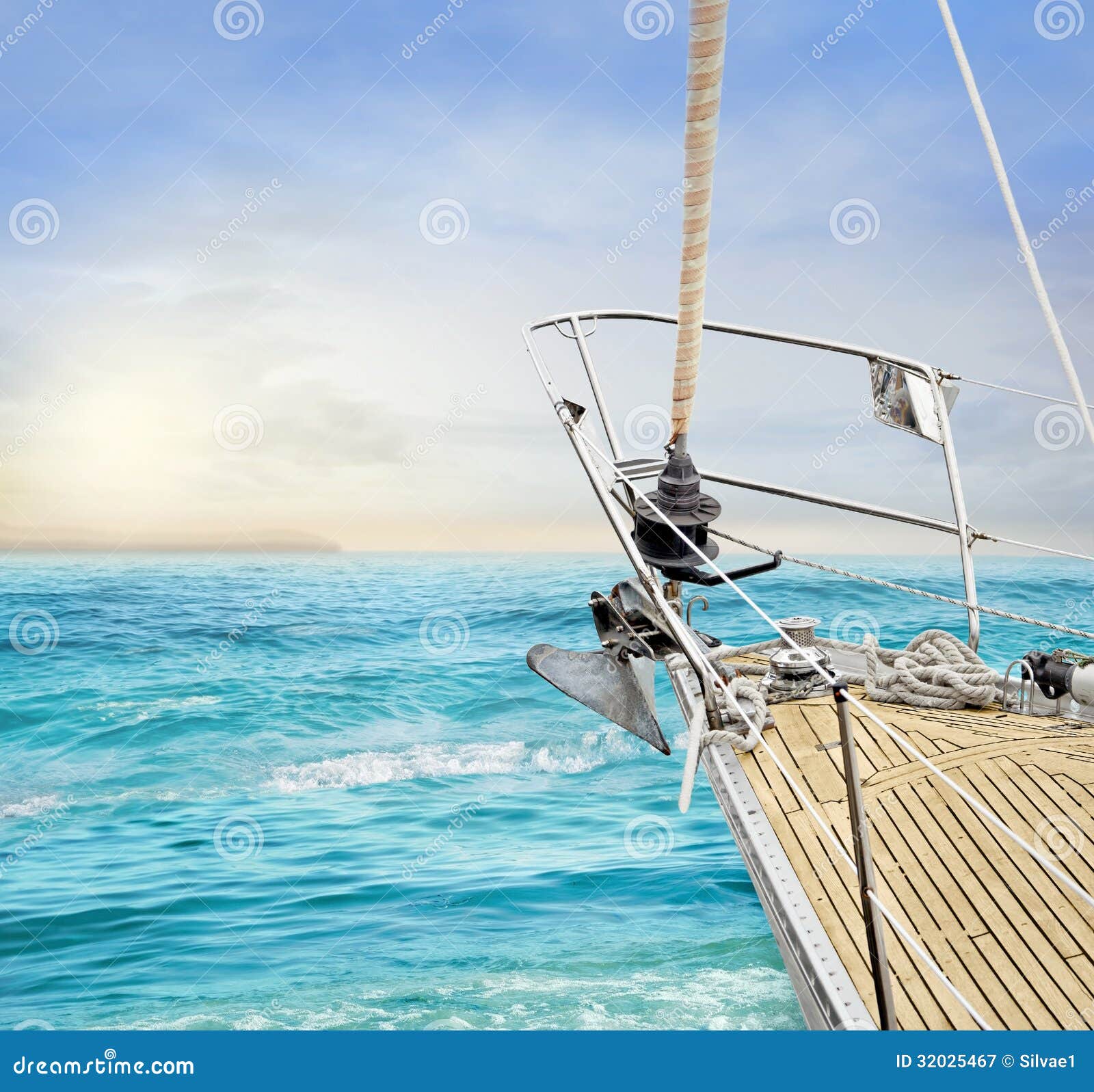 Segelboote auf Ozean stockbild. Bild von wolke, nähern - 32025467