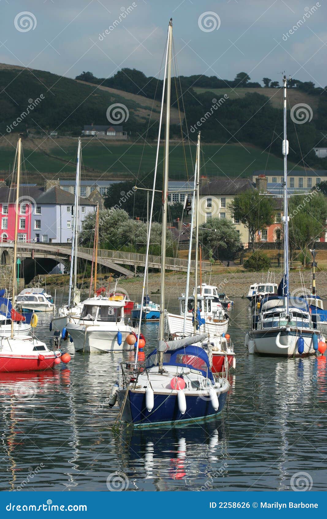 Segeln-Boote am Anker stockfoto. Bild von segeln, marinesoldat - 2258626