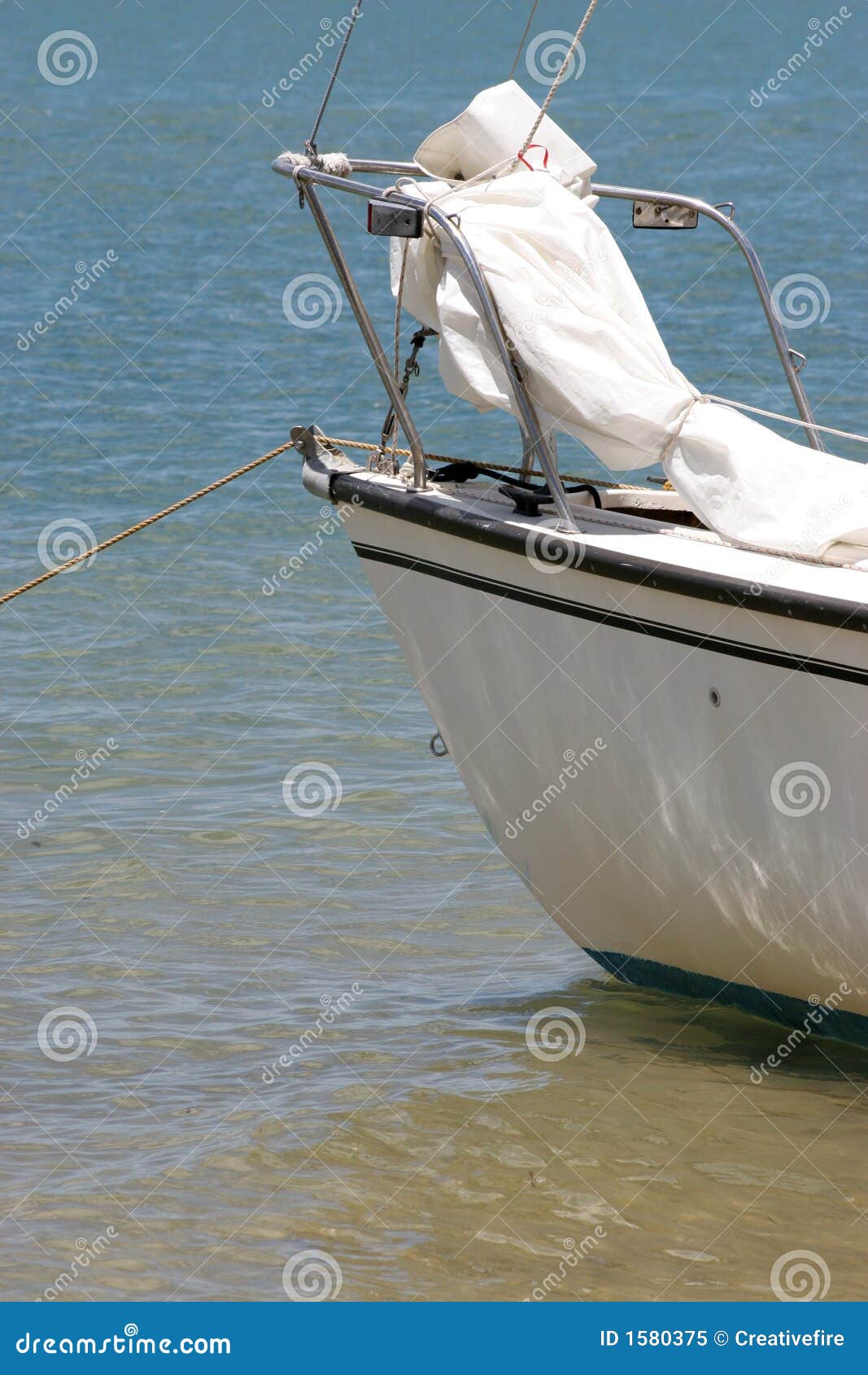 Segeln-Boots-Rumpf stockbild. Bild von seil, fertigkeit - 1580375