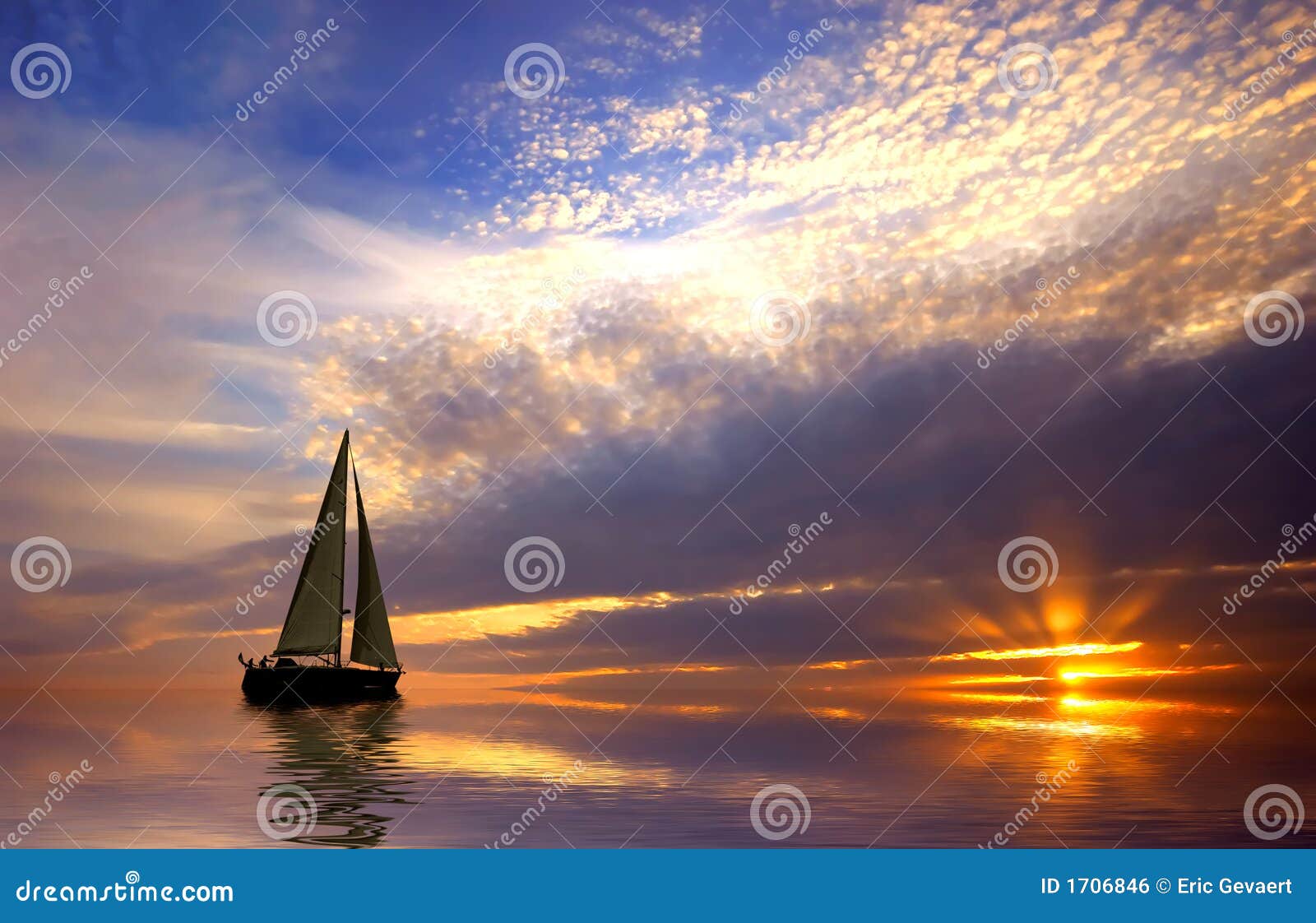 Segeln und Sonnenuntergang stockfoto. Bild von feiertage - 1706846