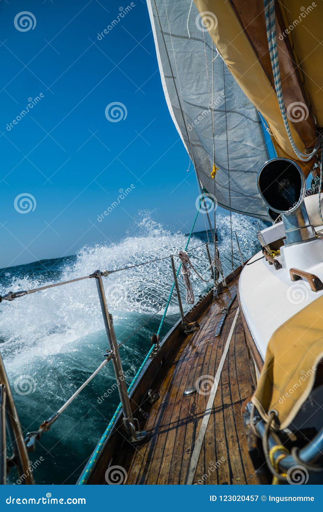 Segling Segling Lyxig Livsstil Och Farligt Fotografering för Bildbyråer ...