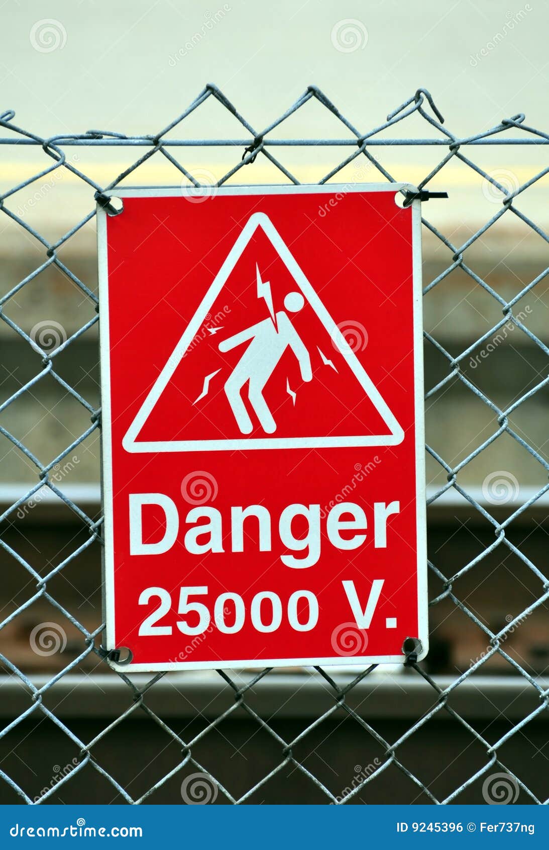 Segno del pericolo fotografia stock. Immagine di segno - 9245396