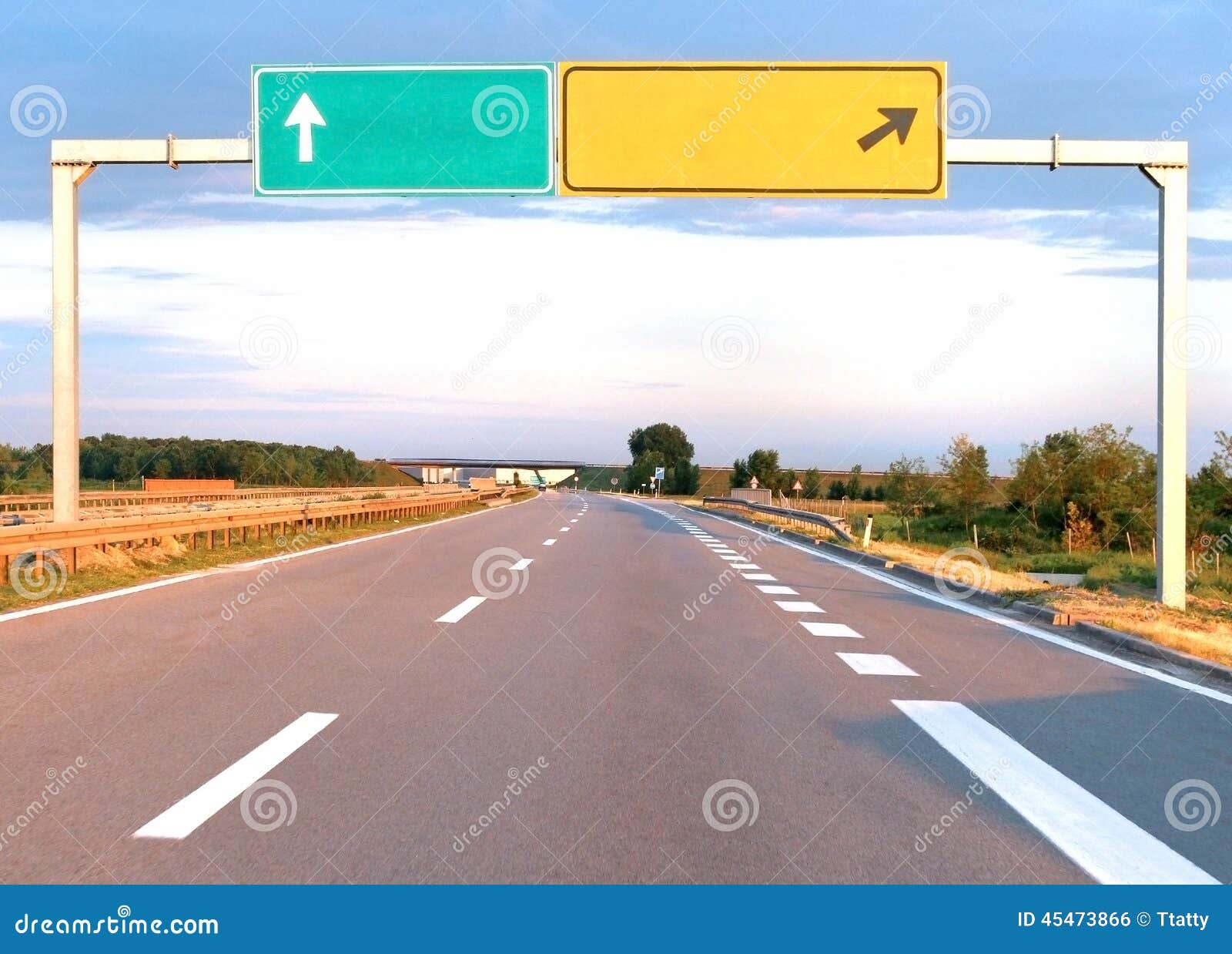 Segno Della Strada Principale Fotografia Stock - Immagine di segno ...