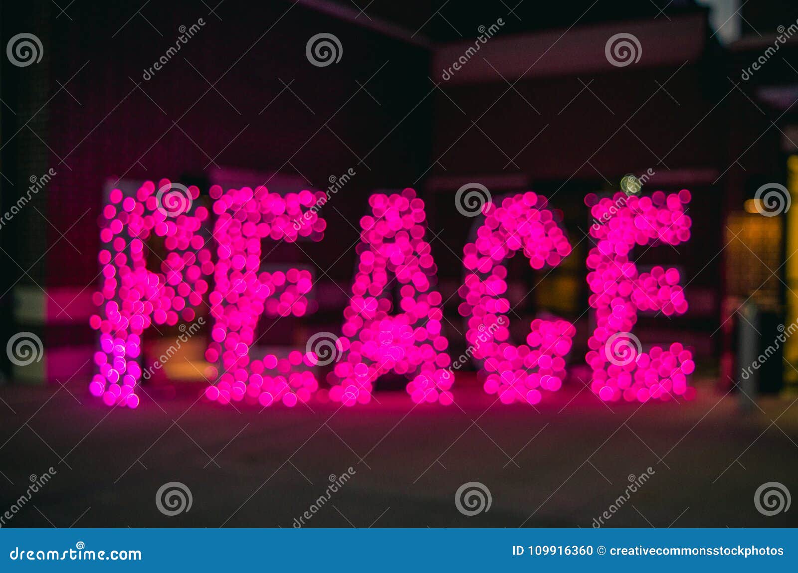 Segno Di Luce Rosa Immagine. Immagine: 109916360