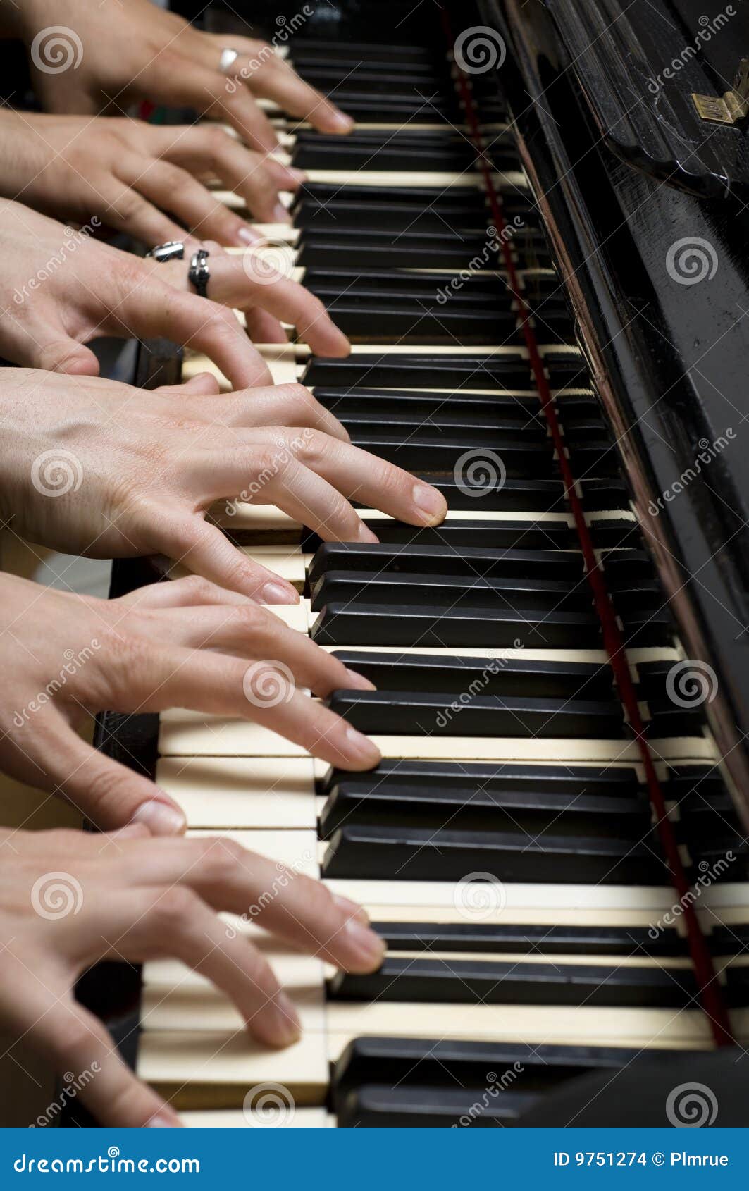 Sei mani sul piano fotografia stock. Immagine di musicale - 9751274