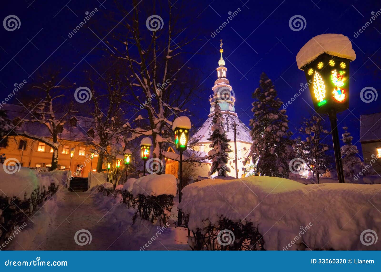 Seiffen-Kirche im Winter stockfoto. Bild von dorf, gotisch - 33560320