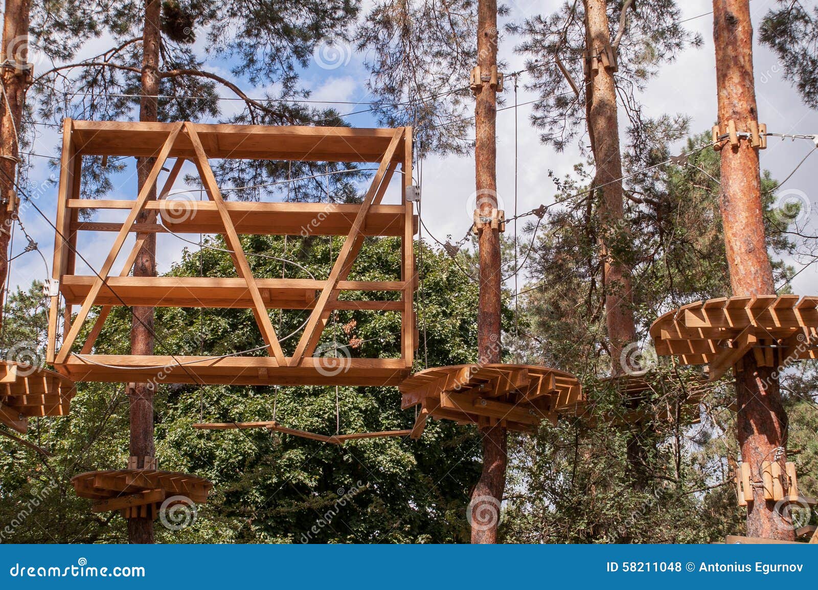 Seilpark stockfoto. Bild von gebäude, hoch, seil, schlucht - 58211048