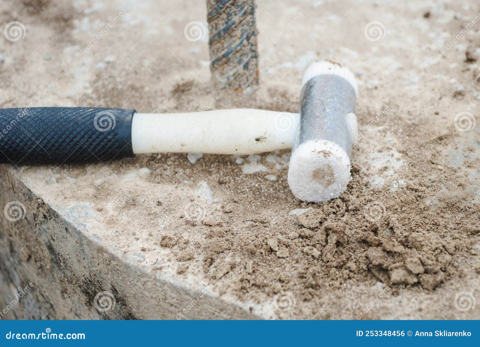 Seismic Test on Concrete Pile Stock Photo - Image of tester, crane ...