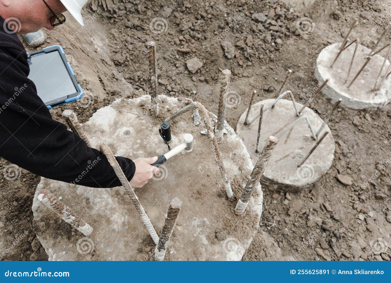 Seismic Test on Concrete Pile Stock Image - Image of industry, handheld ...
