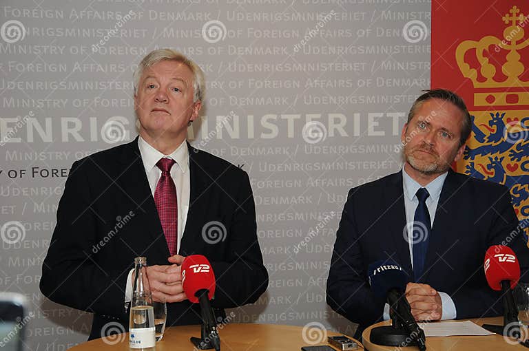 SEITA ESTRANGEIRA DE DAVID DAVIS COM ANDERS SAMUELSEN Fotografia ...