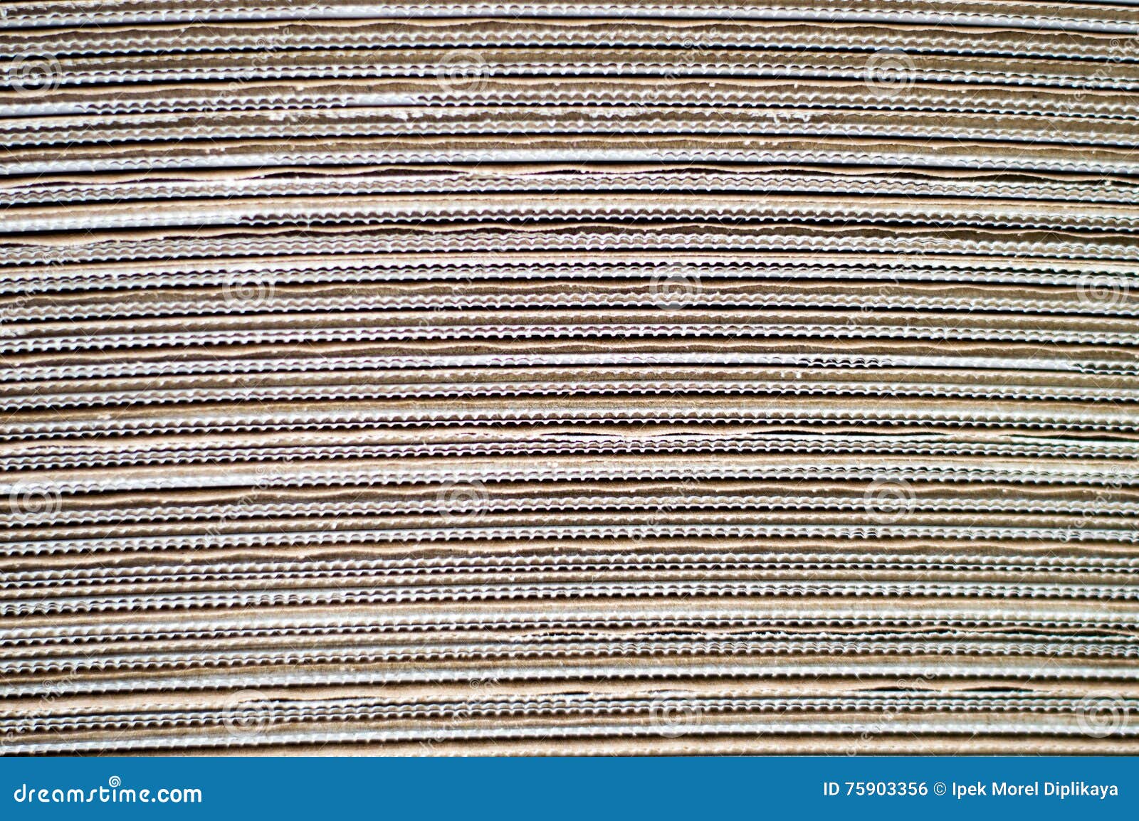 Seitenansicht Eines Stapels Der Pappe Stockfoto - Bild von stapel ...