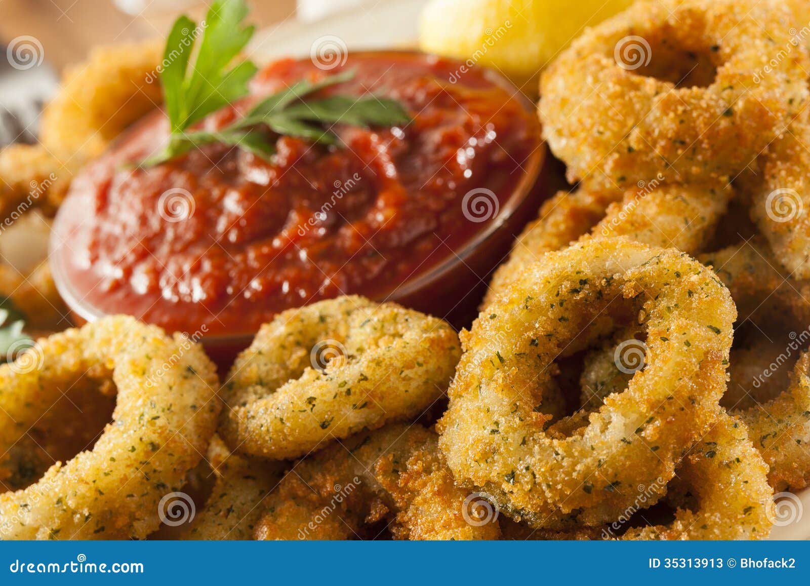 Selbst Gemachter Fried Breaded Calamari Stockbild - Bild von ...