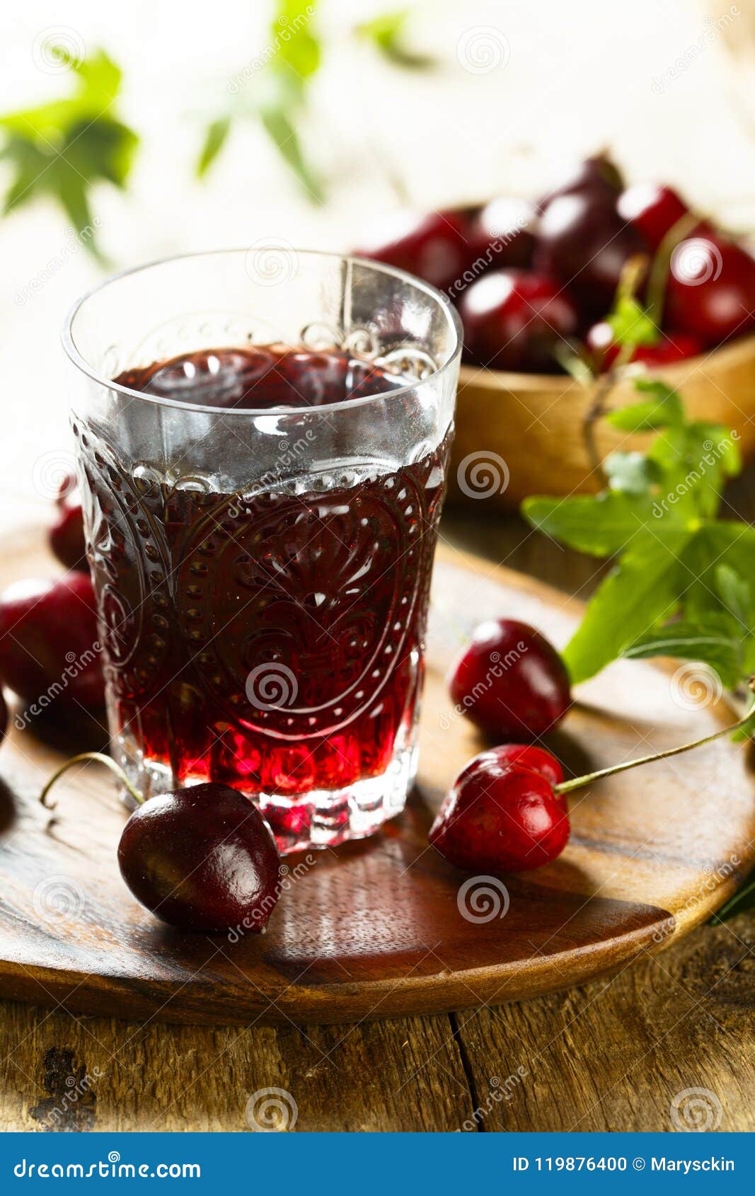 Selbst Gemachter Kirschsaft Oder Beerenlimonade Stockfoto - Bild von ...