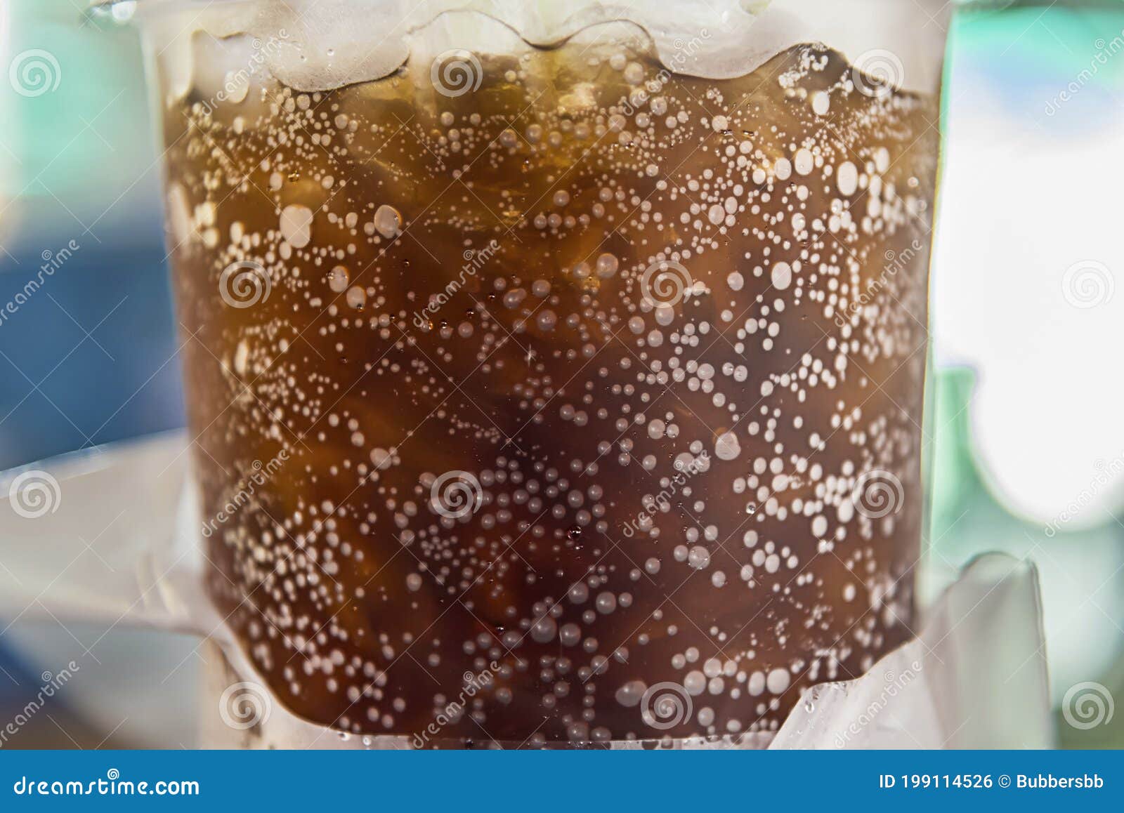 Selective Focus of Aerated Soft Drink with Ice in Plastic Glass Stock ...