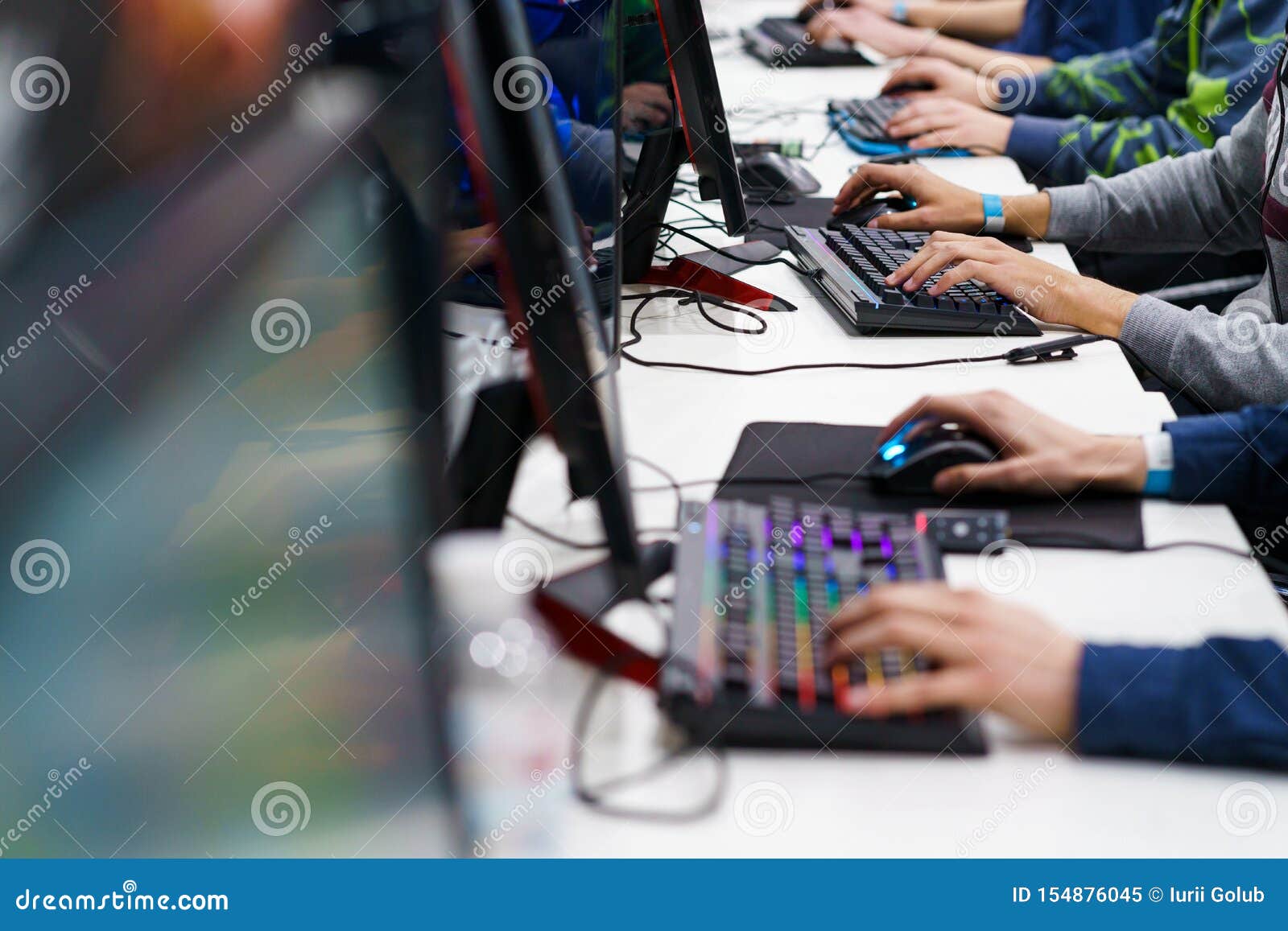 Hands on Mouse and Keyboard Stock Image - Image of computer, cybersport ...