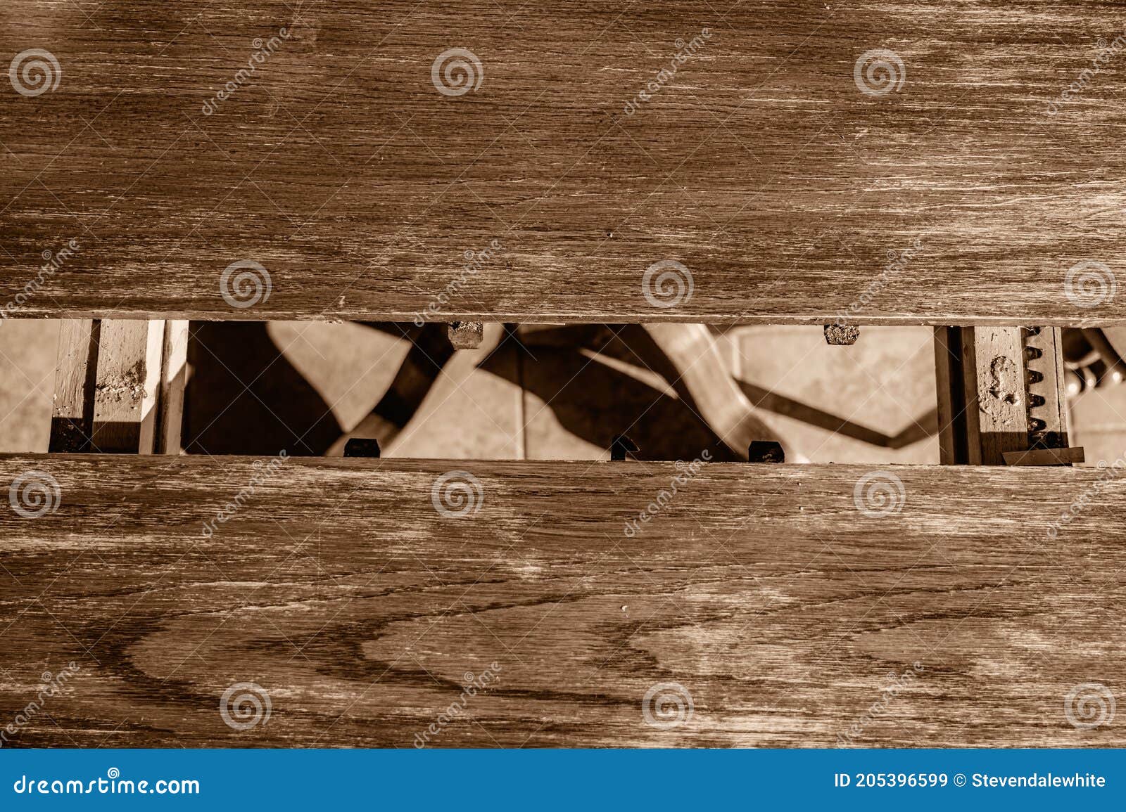 Selective Focus on Mechanism and Gap for Adding an Additional Leaf To ...