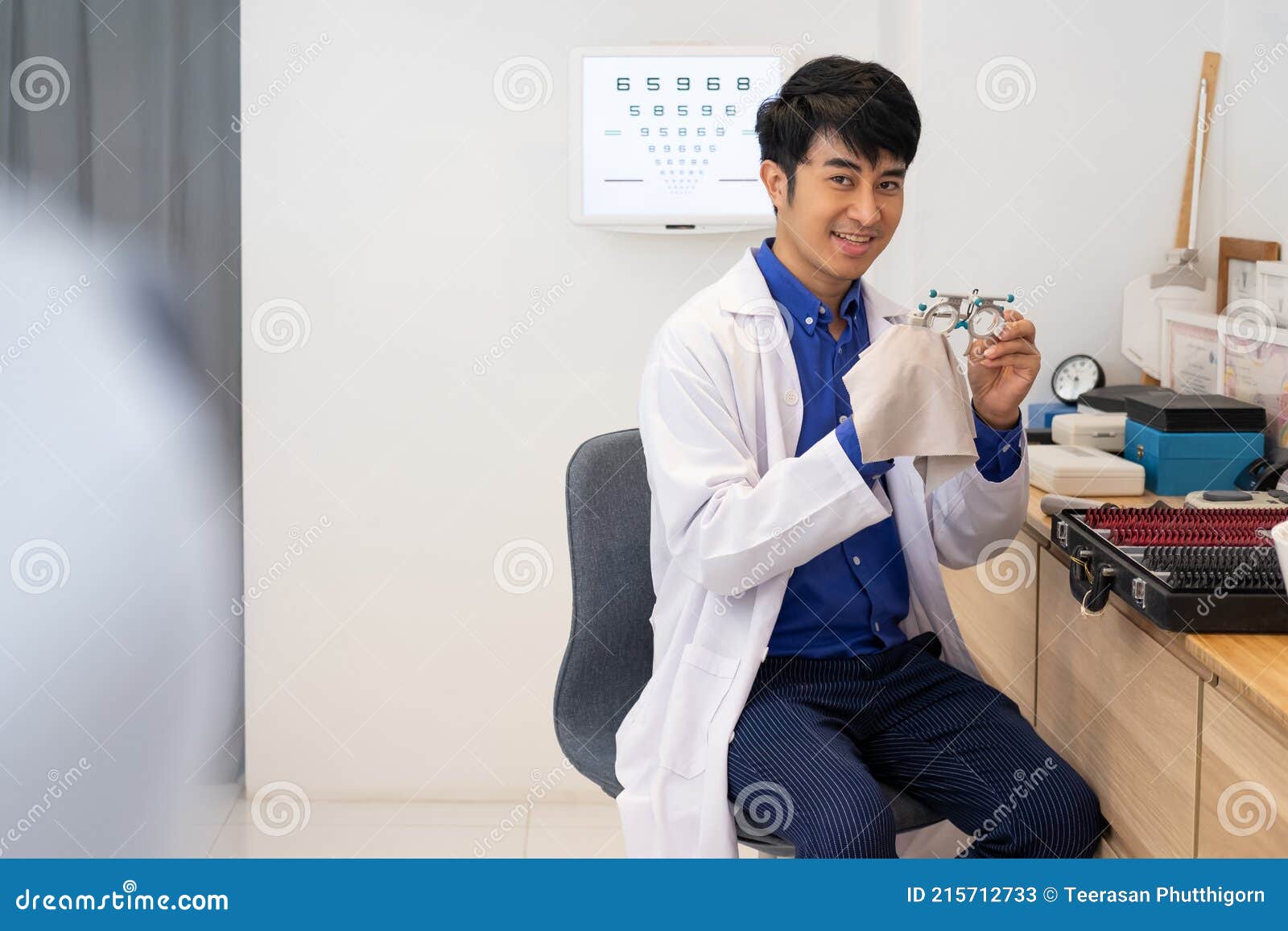 Selective Focus at Optometry Trail Frame. Asian Doctor Optometrist ...