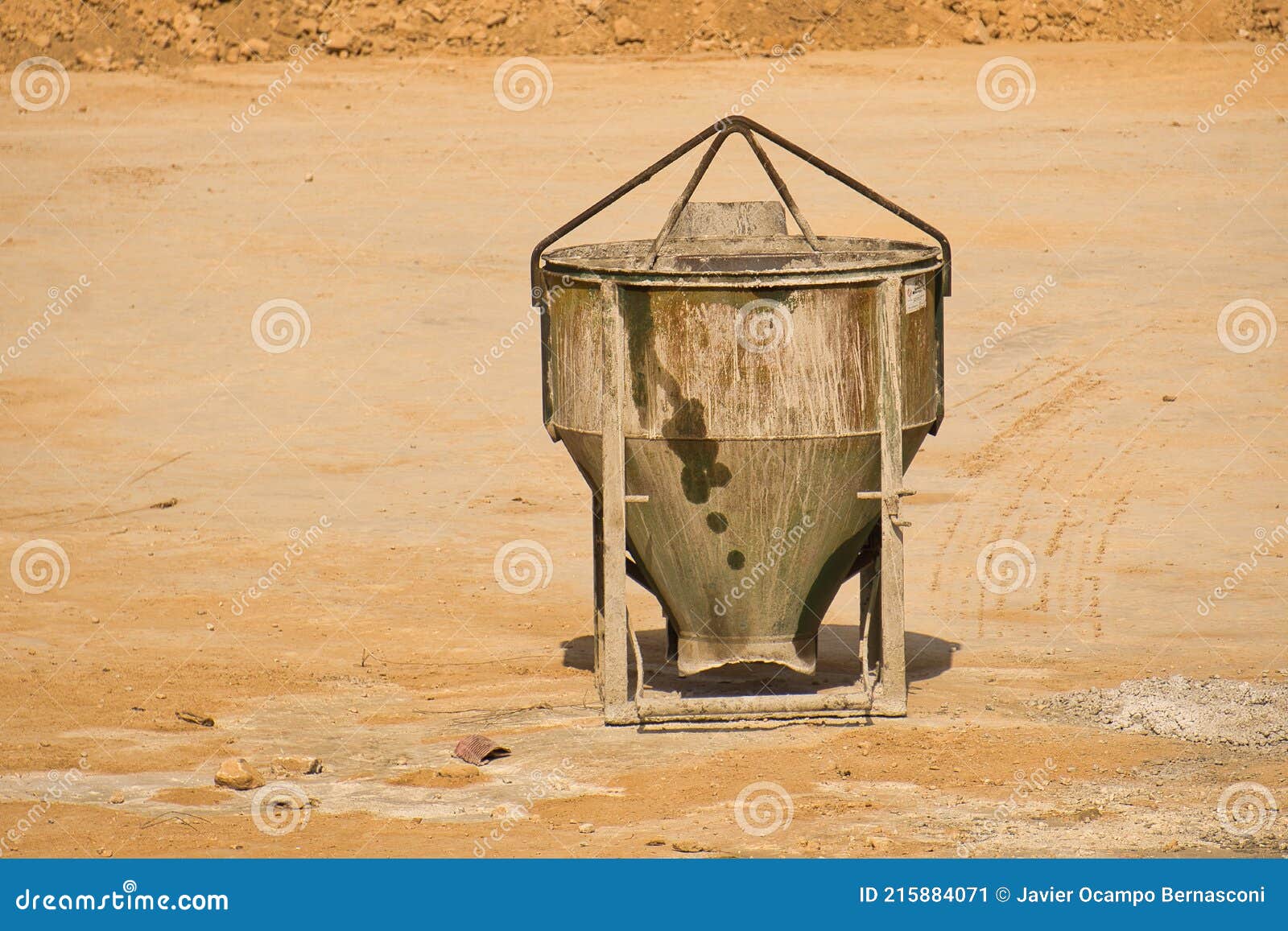 Self-discharge Hopper for Crane in a Construction of an Urbanization ...