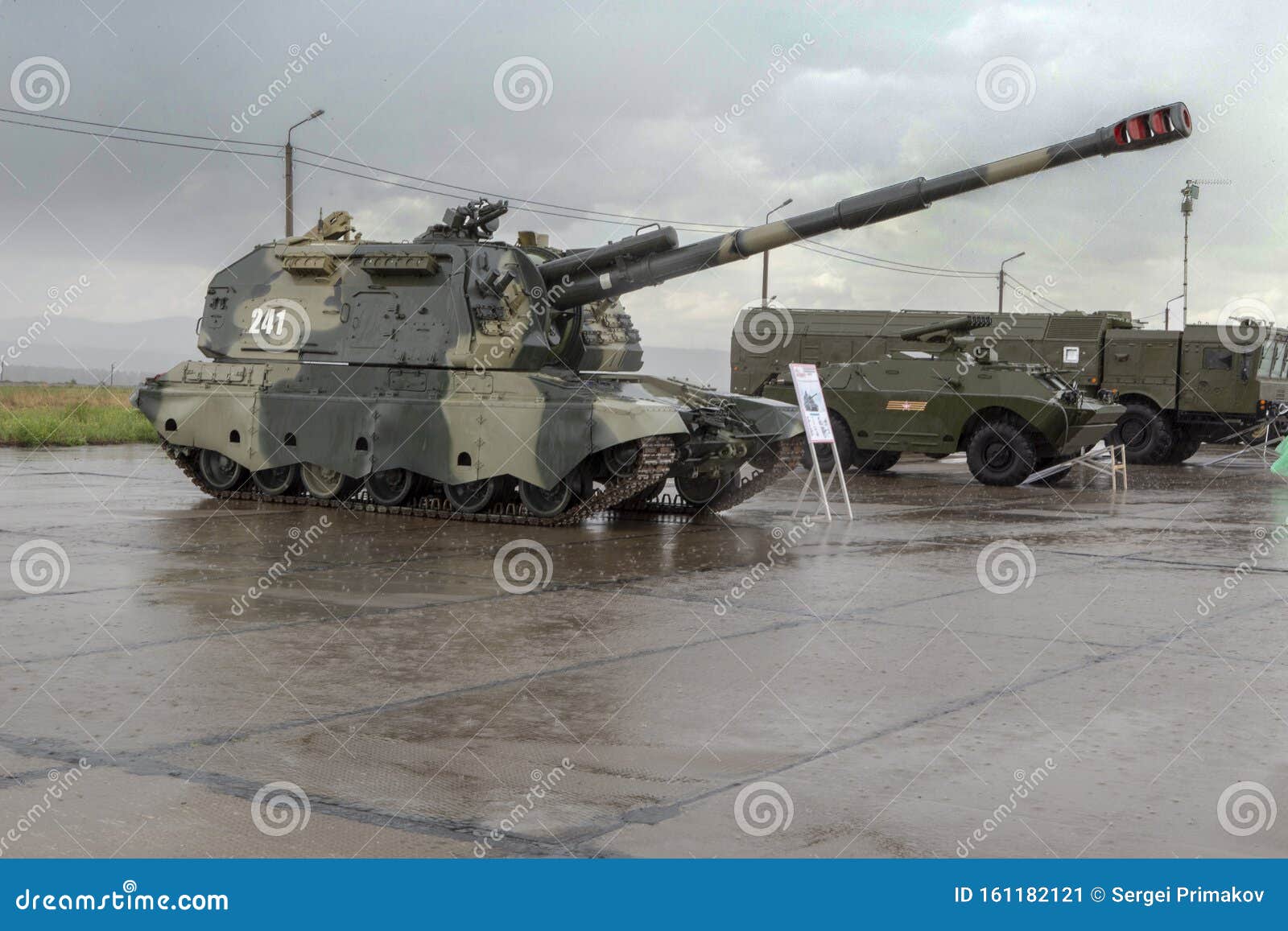 Self-propelled howitzer stock image. Image of machine - 161182121