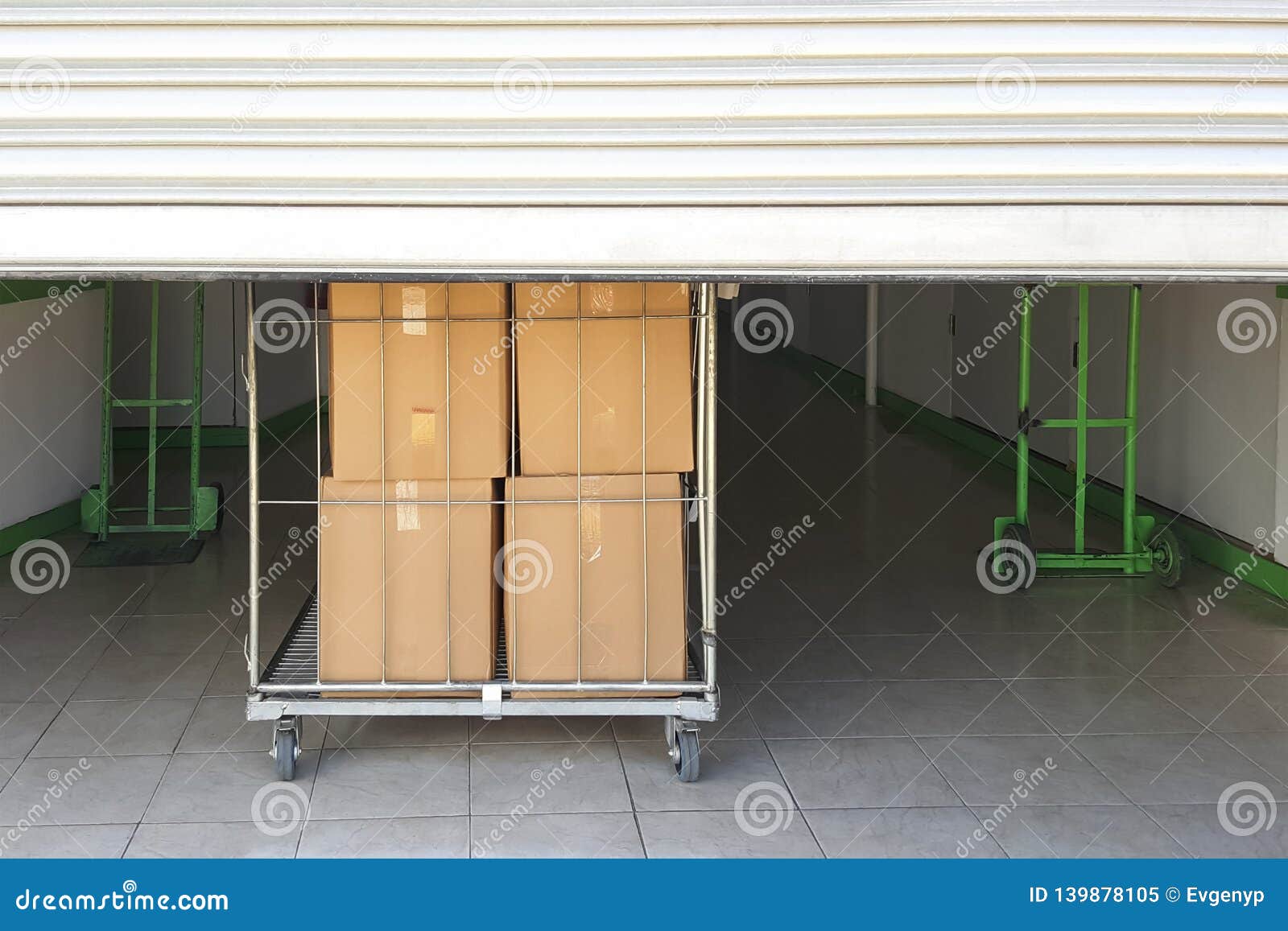 Self Storage Facility Entrance Stock Image - Image of mini, card: 139878105