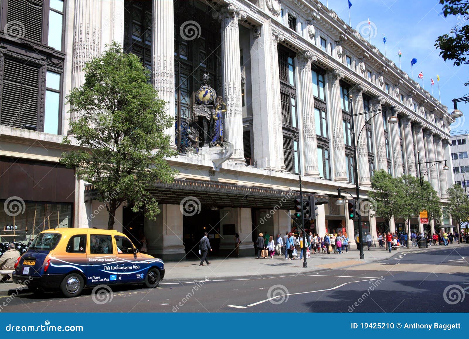 Selfridges Department Store Editorial Image - Image of cities ...